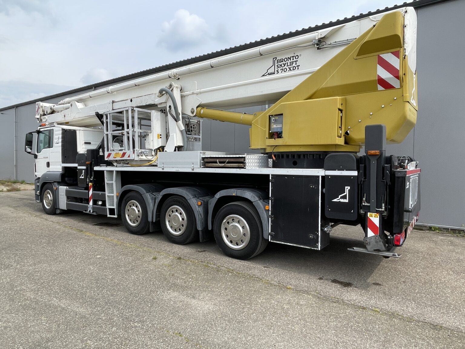 MAN + Bronto Skylift - VEMA Crane