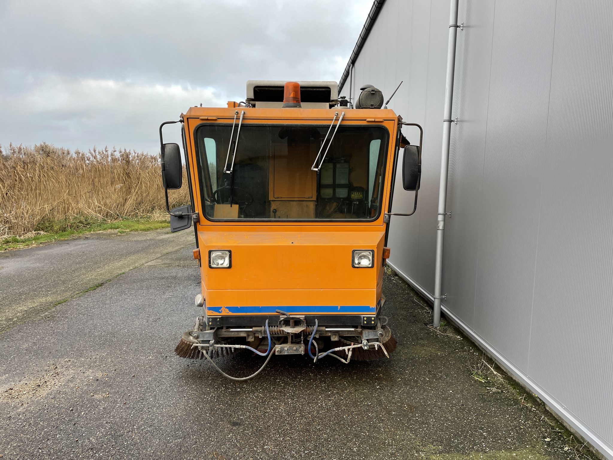 Ravo Sweeping machine - VEMA Crane