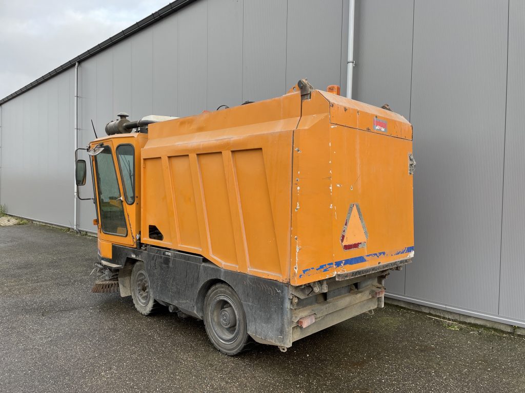 Ravo Sweeping machine - VEMA Crane