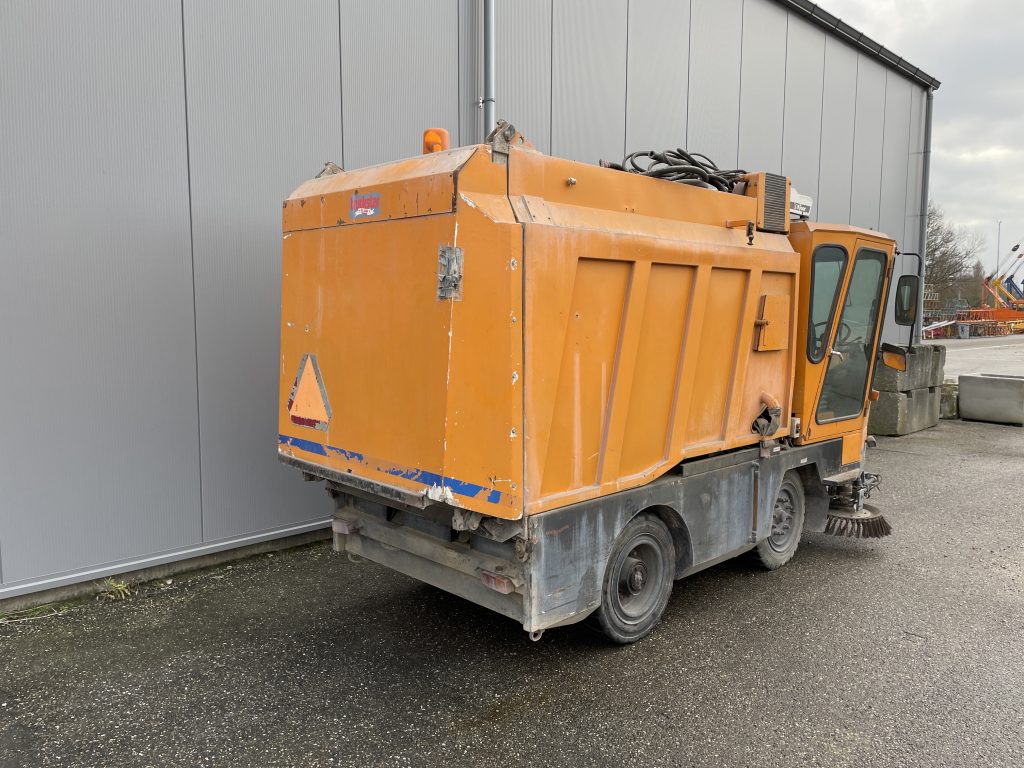 Ravo Sweeping machine - VEMA Crane