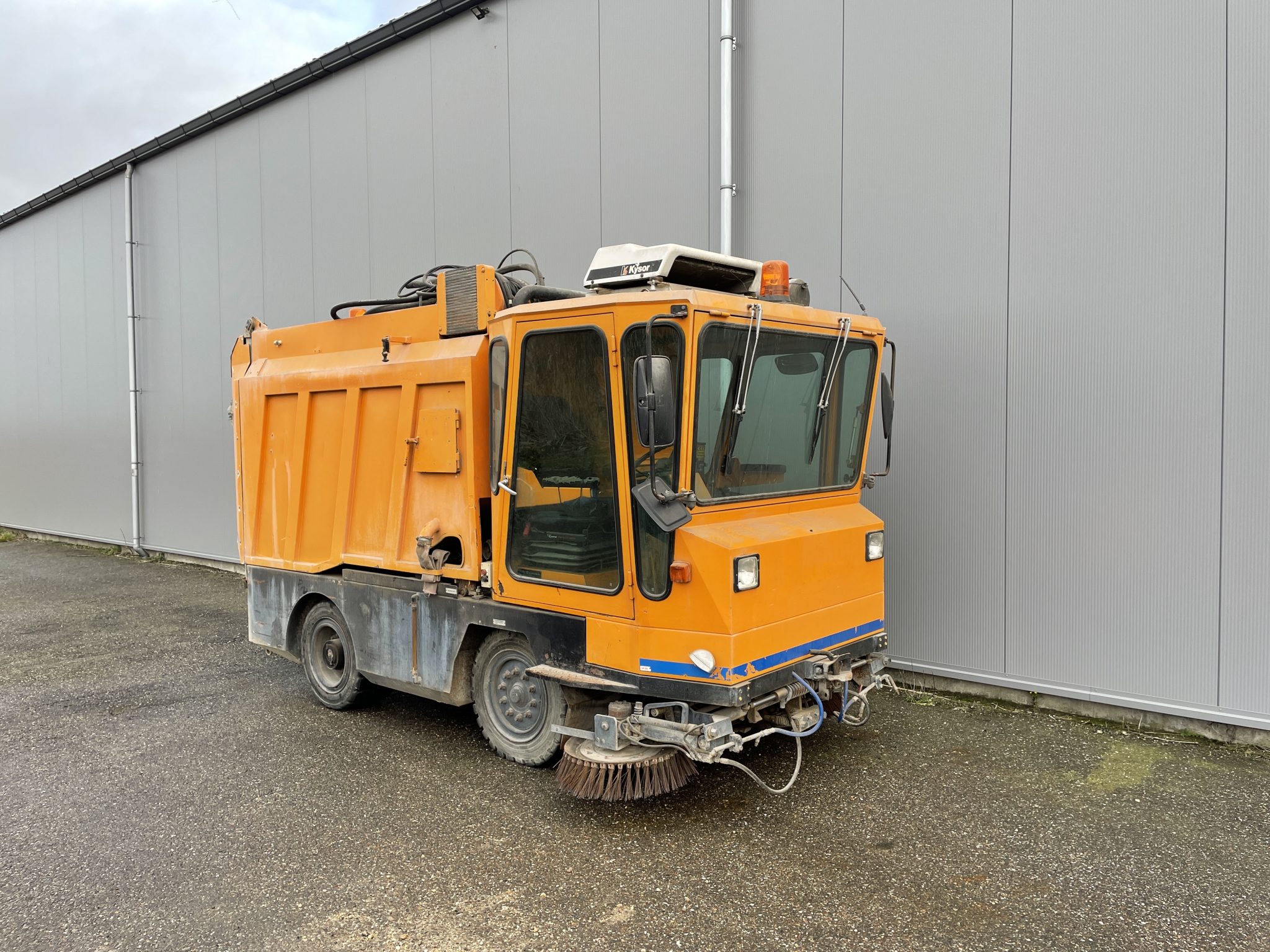 Ravo Sweeping machine - VEMA Crane