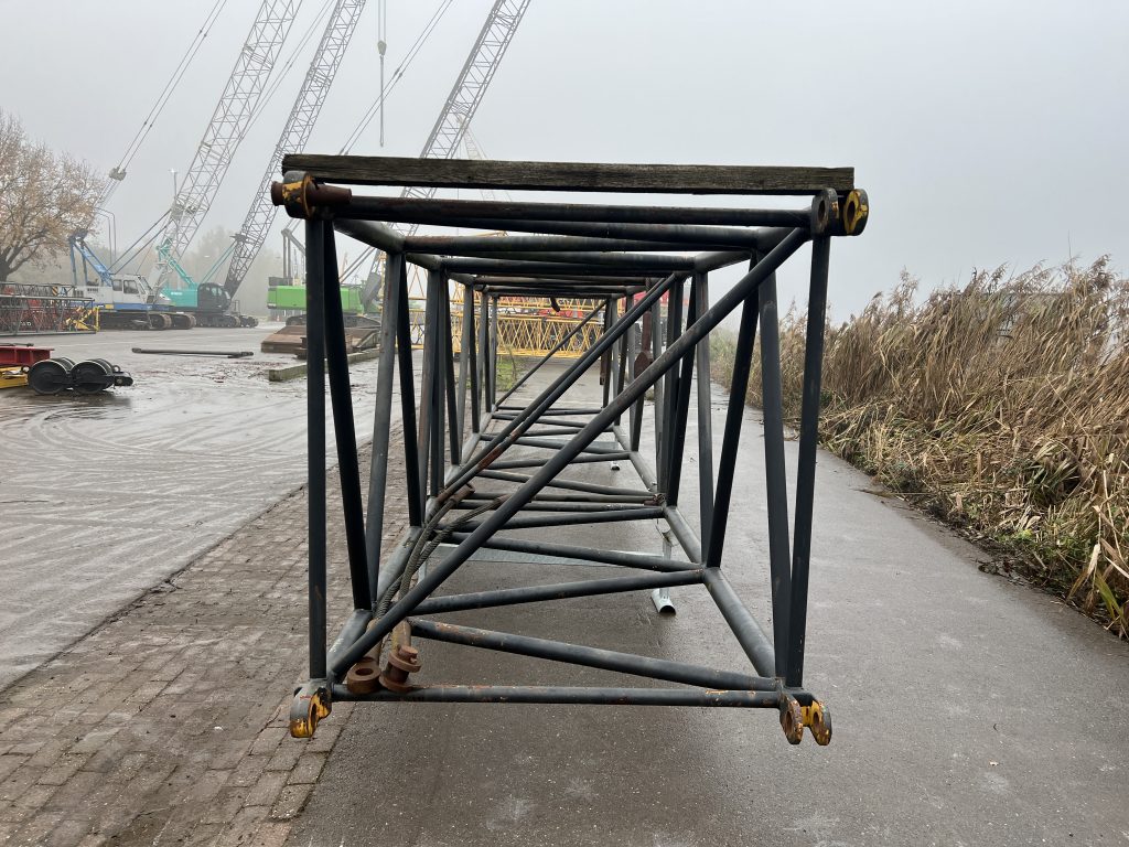 Hitachi KH300 6-meter & 3-meter boom section - VEMA Crane