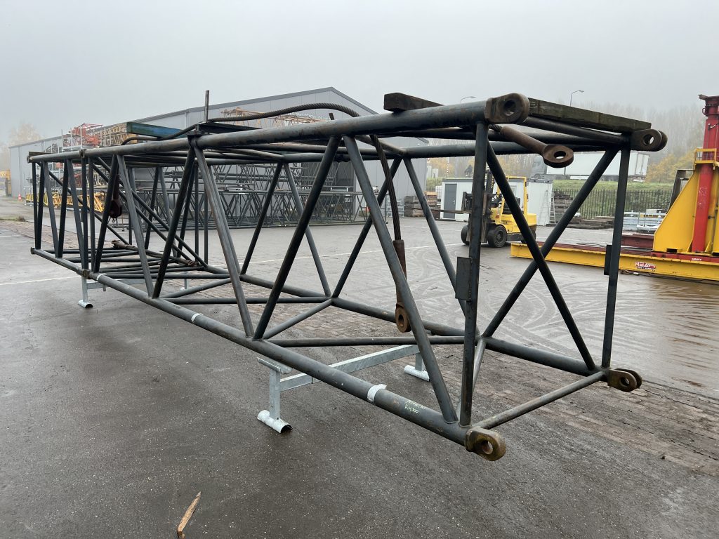 Hitachi KH300 6-meter & 3-meter boom section - VEMA Crane