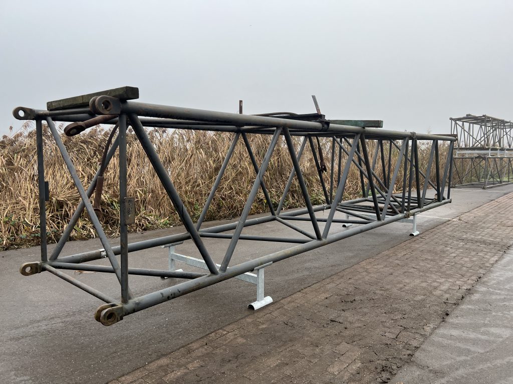 Hitachi KH300 6-meter & 3-meter boom section - VEMA Crane
